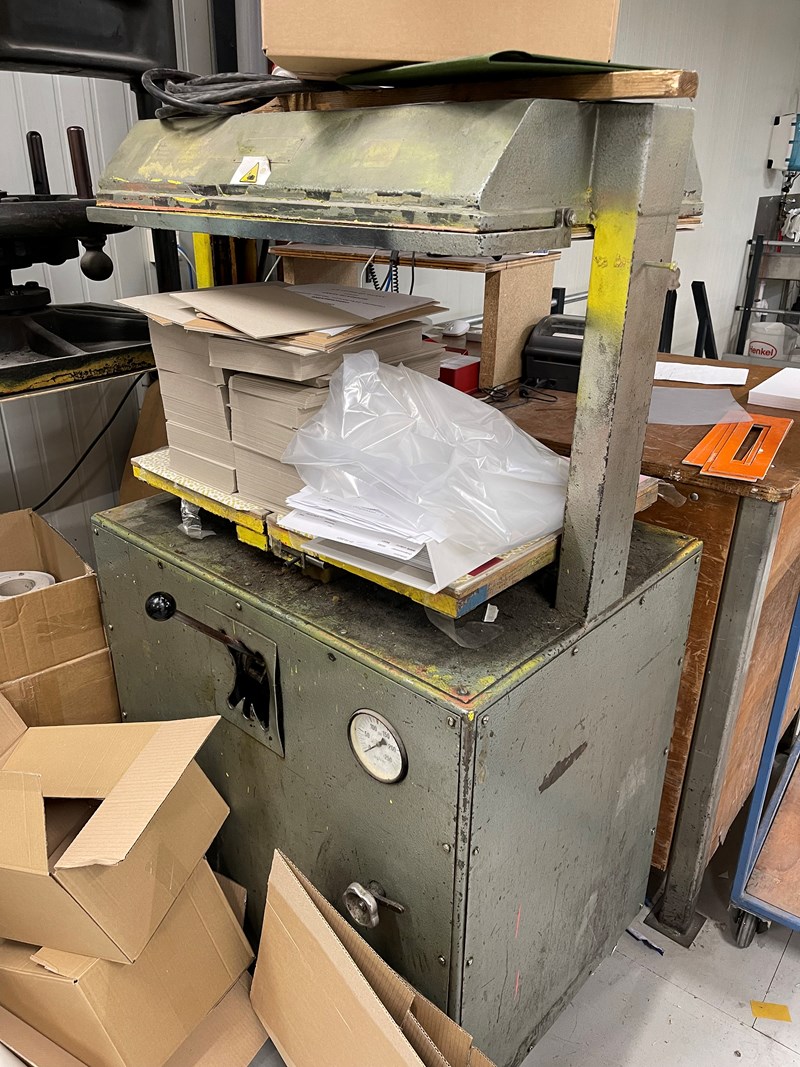 Albert Griesinger book press | pressXchange