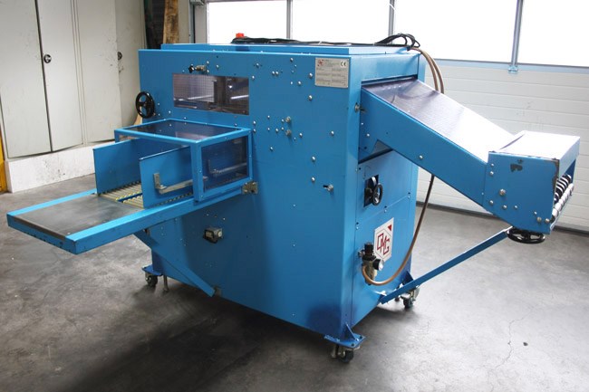 OMG Cucciollo-T compensating book stacker for perfect bound books and ...