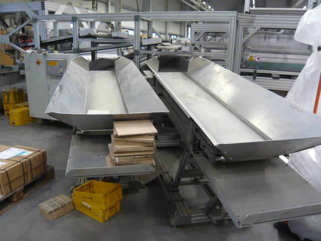 Merchandise sorting- and placing machine for foil packaging machines ...