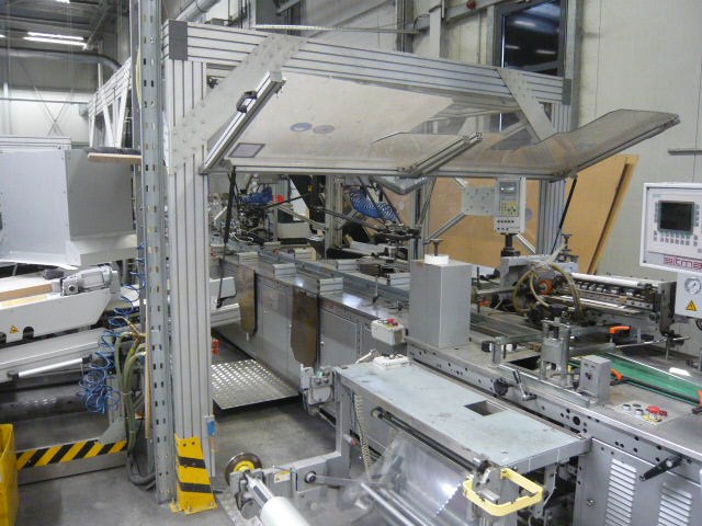 Merchandise sorting- and placing machine for foil packaging machines ...