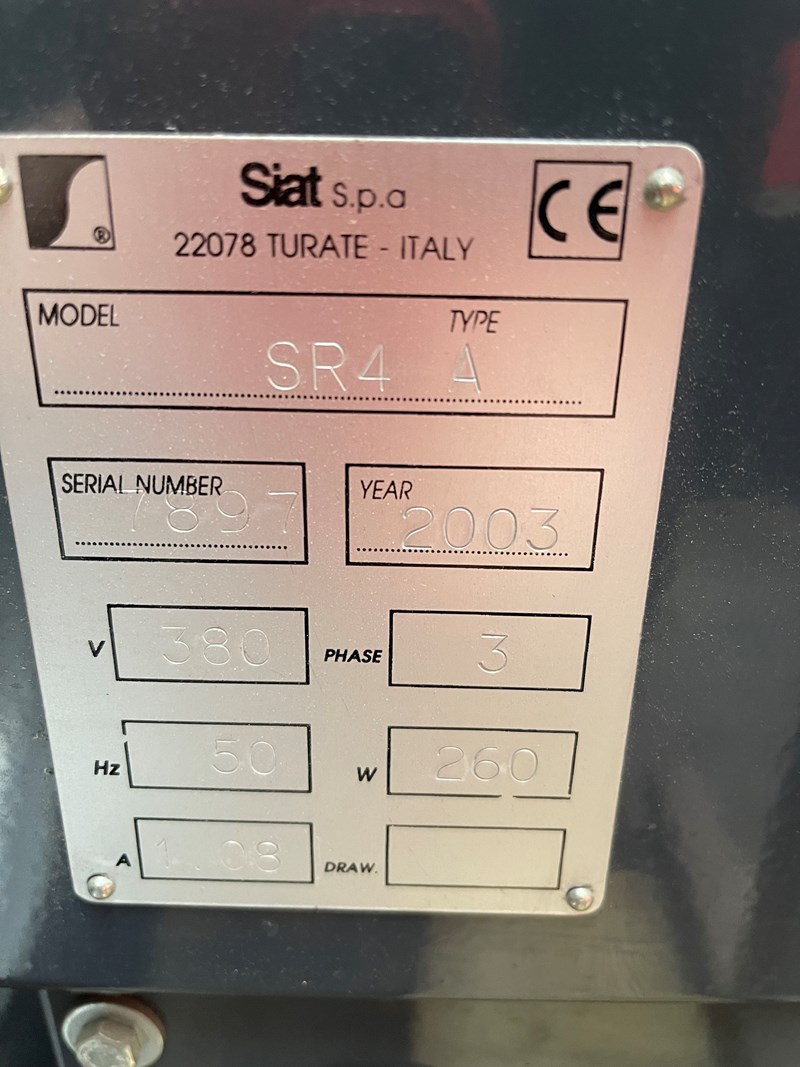 Siat SR4 A box closing machine | pressXchange