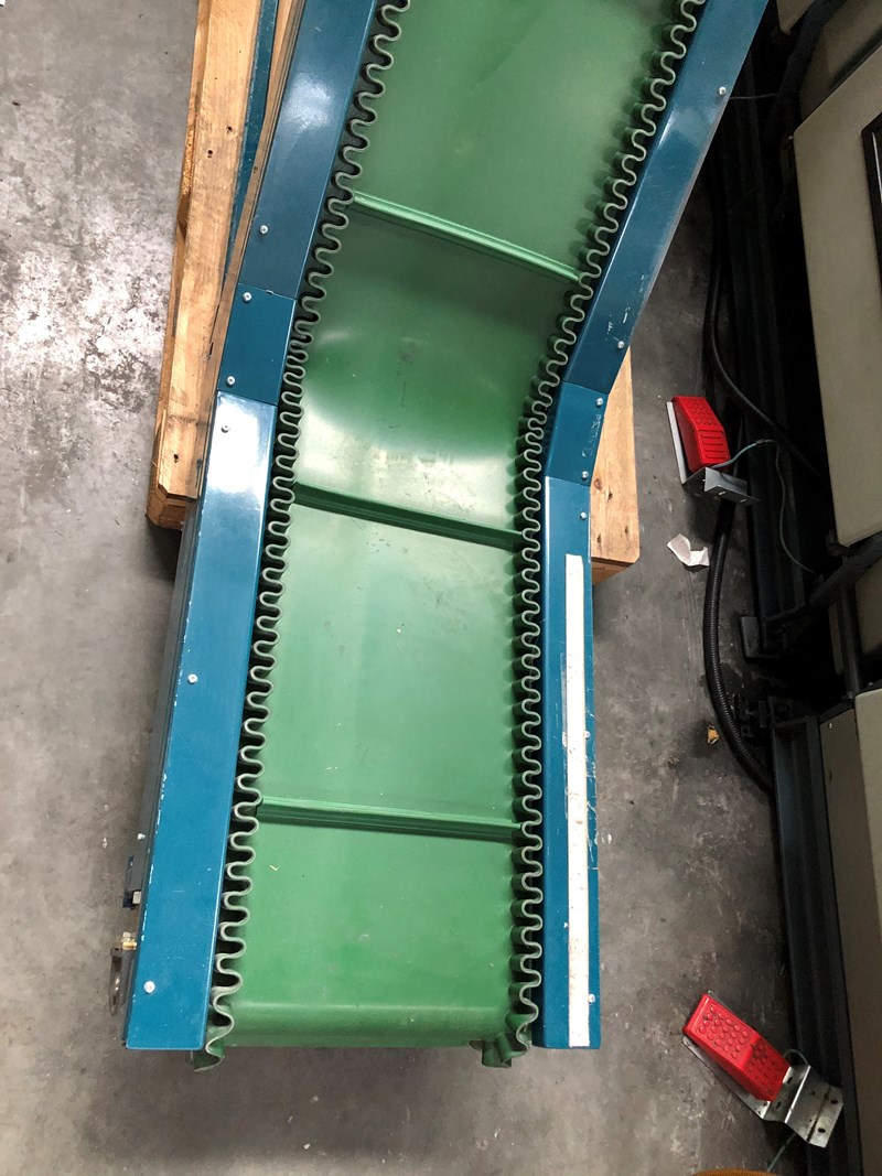 Currogated paper waste conveyor belt | pressXchange