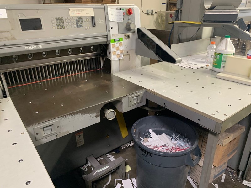 1996 Polar Mohr 78E Programmable Cutter with air on main table bed and ...