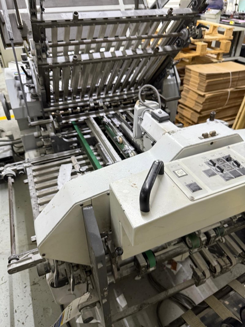 2006 STAHL FOLDER , CONTINUOUS FEED WITH CONVEYOR, & KNIFE FOLD ...