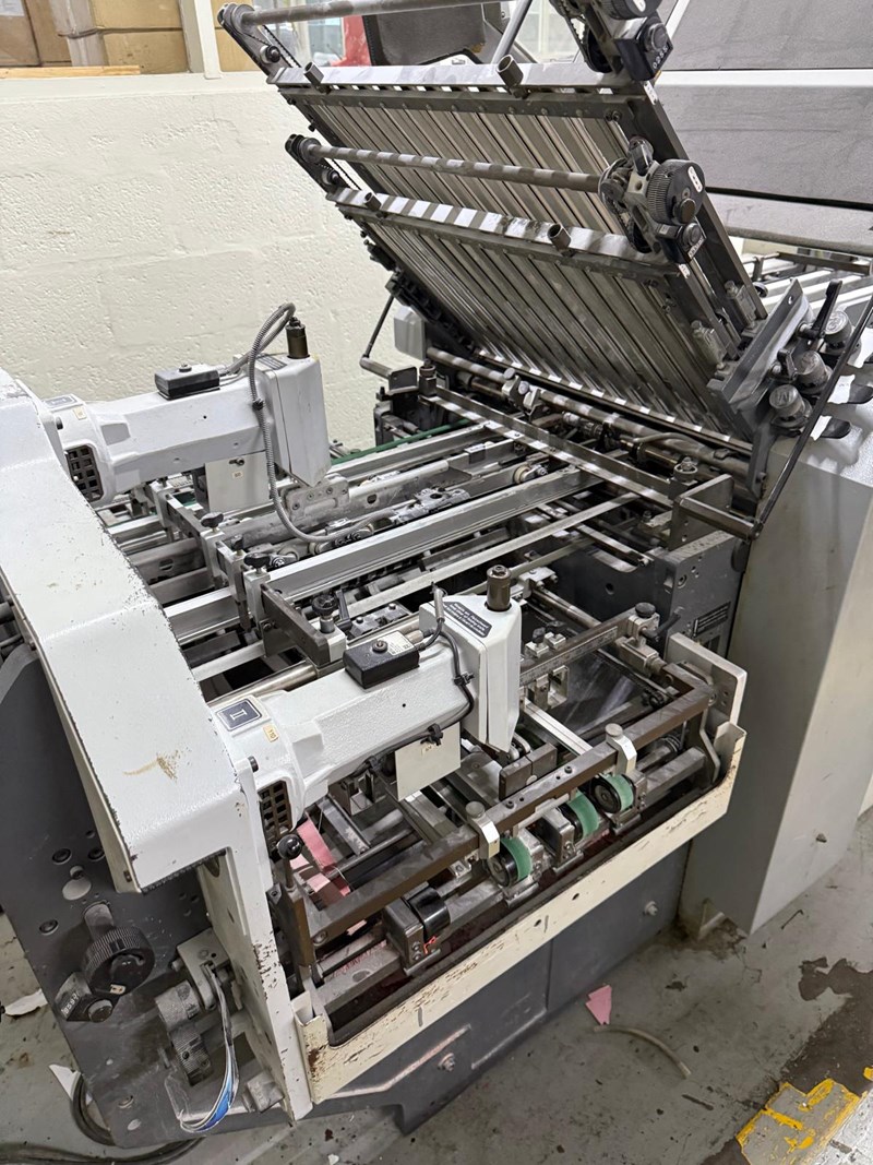 2006 STAHL FOLDER , CONTINUOUS FEED WITH CONVEYOR, & KNIFE FOLD ...