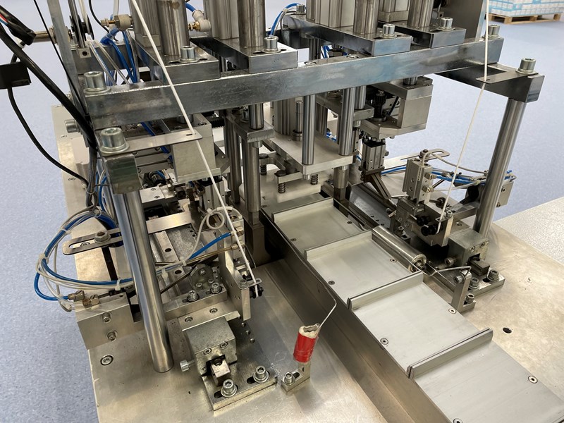 EarLoop Machine OYD-FMM (1+2) Three Layer Hospital mask making machine ...