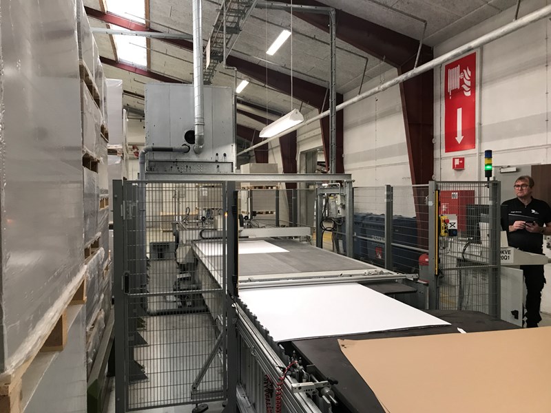 Kongsberg DCM24 163 X 300 cm. with infeed & Delivery, safety fence ...