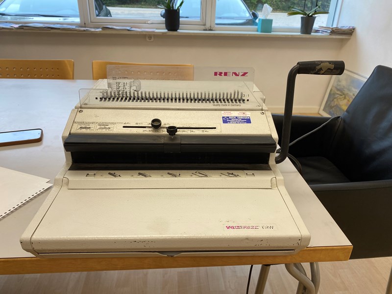 Renz ERW electric desktop punching and RENZ RING WIRE® binding machine ...