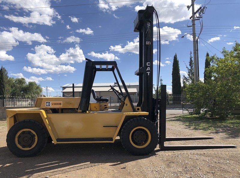 Caterpillar V300B Forklift 30,000lbs | pressXchange