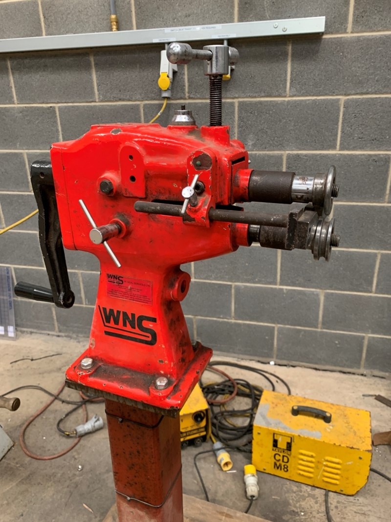 WNS TABLETOP PEDESTAL MOUNTED HAND SWAGER | pressXchange