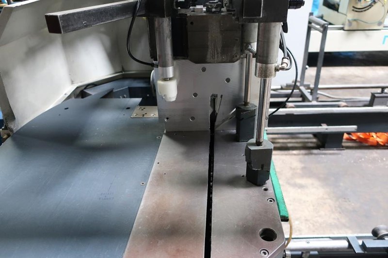 ELUMATEC DG244/02 DOUBLE END MITRE SAW, 7.5 METER LENGTH - ELUMATEC DG ...