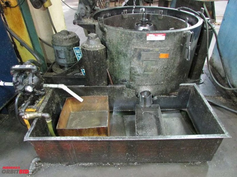 TOLHURST 40" CENTER SLUNG CHIP SPINNER WITH TWO SPINNERS, 3 BASKETS ...