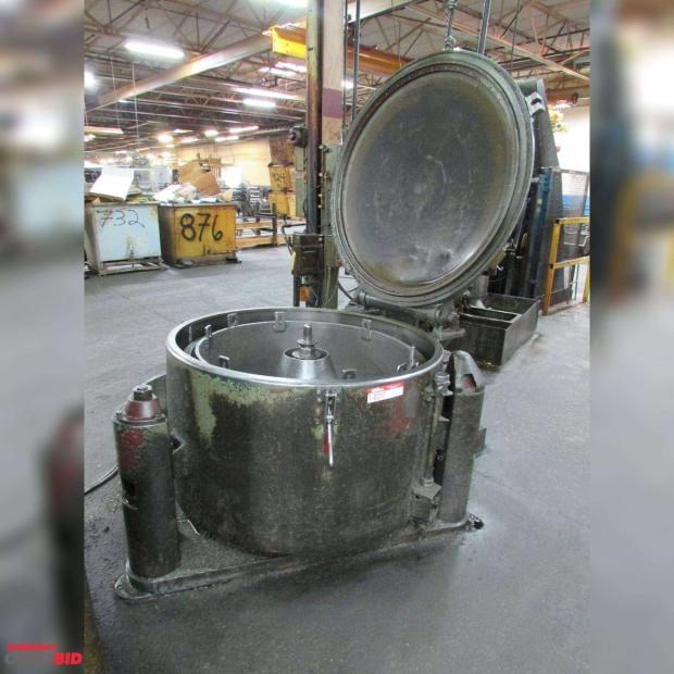 TOLHURST 40" CENTER SLUNG CHIP SPINNER WITH TWO SPINNERS, 3 BASKETS ...