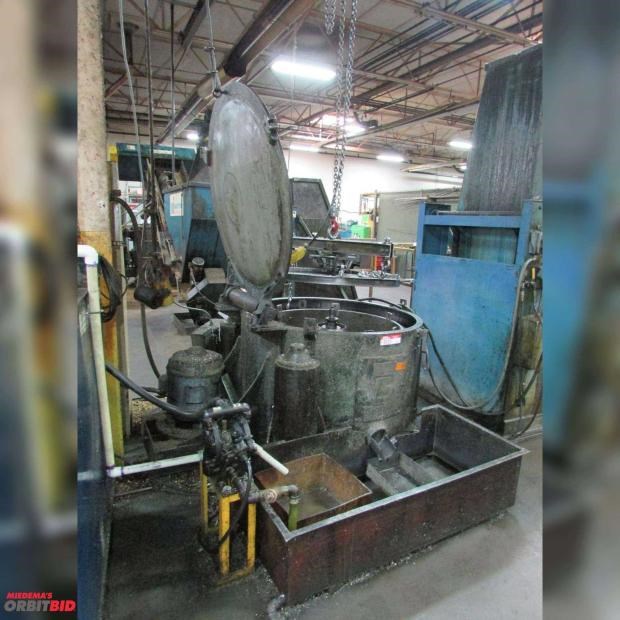TOLHURST 40" CENTER SLUNG CHIP SPINNER WITH TWO SPINNERS, 3 BASKETS ...