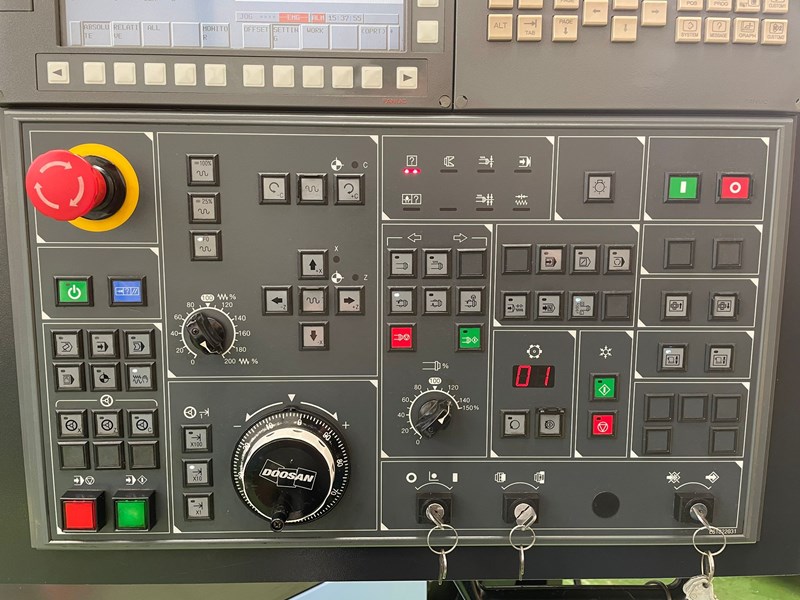 DOOSAN Puma 400MB CNC Lathe with Fanuc Series 32i-Model B Control. Year ...