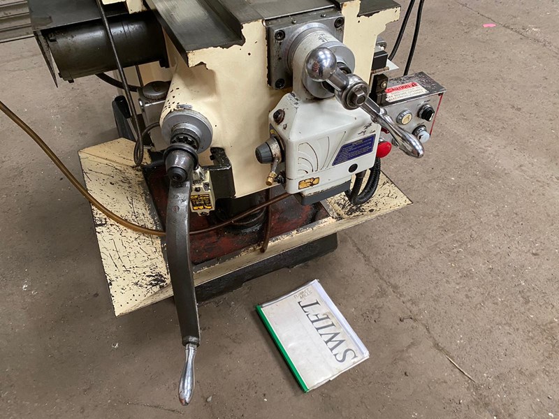 SWIFT 4VS-SQ Turret Milling Machine with Newall DP7 Digital Readout ...