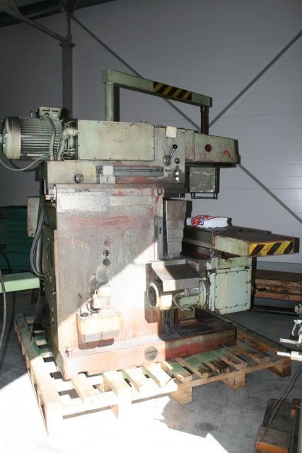 Universal milling machine TOS 32/40, table: 1400 x 400 mm | pressXchange