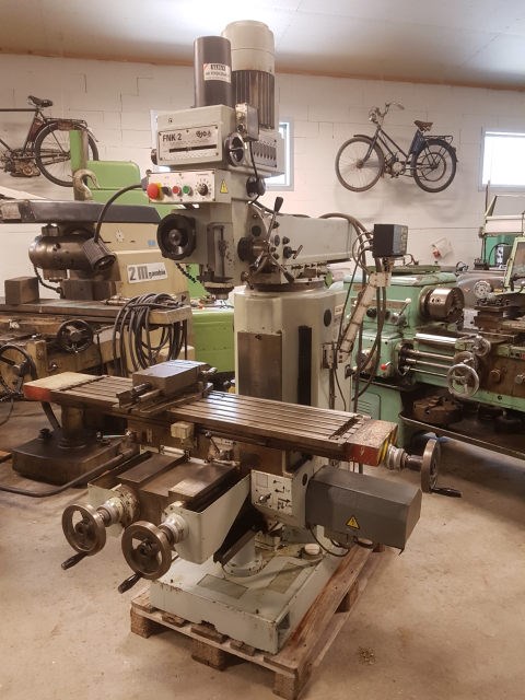 Universal tool milling machine TOS FNK 2, table: 1300 x 300 mm ...