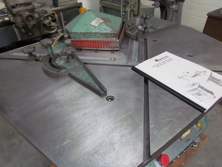 AMADA CS 220 HYDRAULIC CORNER NOTCHER | pressXchange