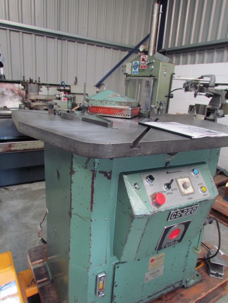 AMADA CS 220 HYDRAULIC CORNER NOTCHER | pressXchange