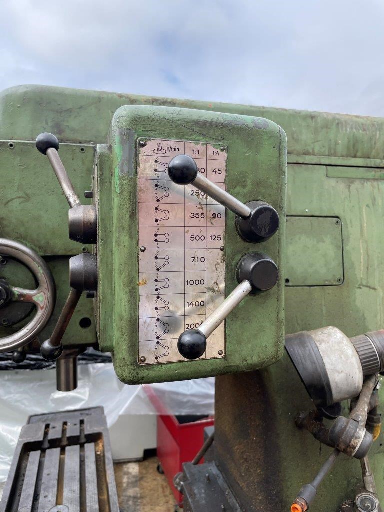 Carl Hurth V10a Vertical Milling Machine | pressXchange