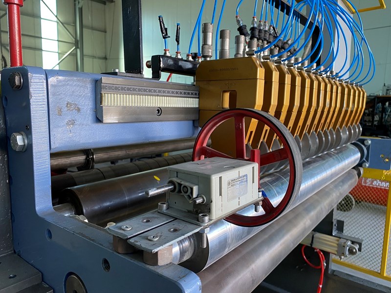 Goebel 1050 mm slitter rewinder with 15 pneumatic knives / 12.000 EU ...