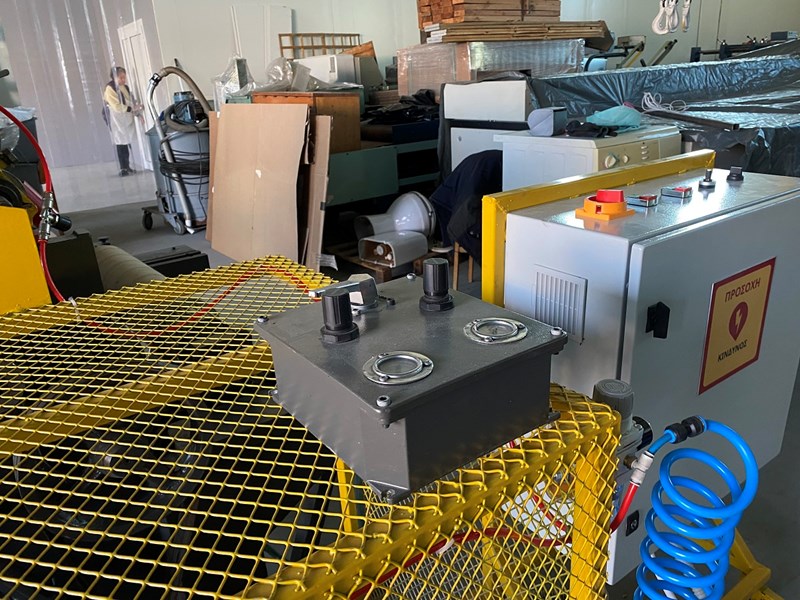 Goebel 1050 mm slitter rewinder with 15 pneumatic knives / 12.000 EU ...