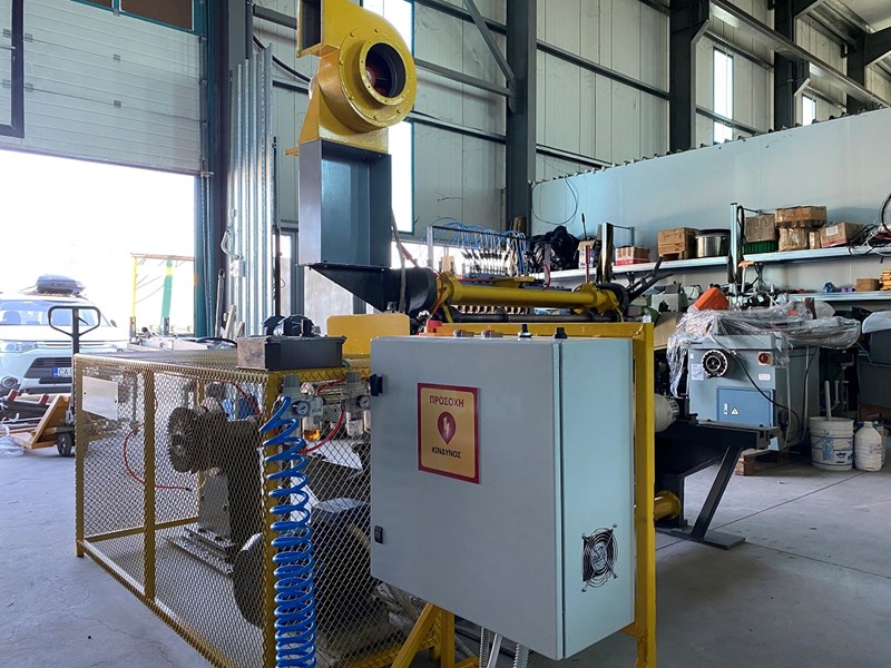 Goebel 1050 mm slitter rewinder with 15 pneumatic knives / 12.000 EU ...