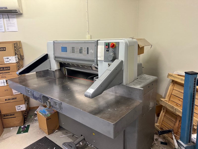 1996 Polar Mohr 78E Programmable Cutter with air on main table bed and ...