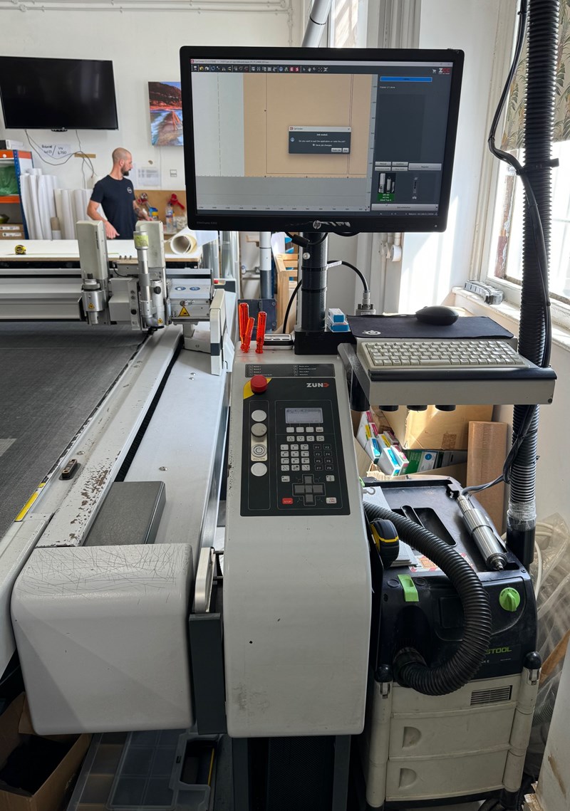 ZUND G3 L 2500 Flatbed Digital Cutting Table | pressXchange